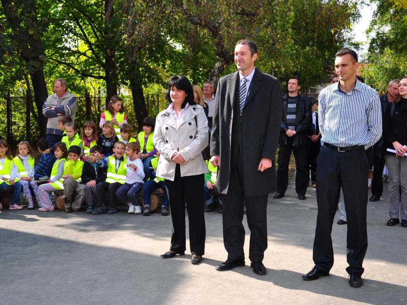 ХОРТИКУЛТУРАЛНО УРЕЂЕЊЕ ДВОРИШТА ОШ „НИКОЛА ТЕСЛА“ | Novi Sad